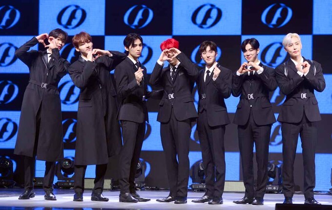 [SW포토]SF9," 판타지에게 하트를" | 스포츠 월드