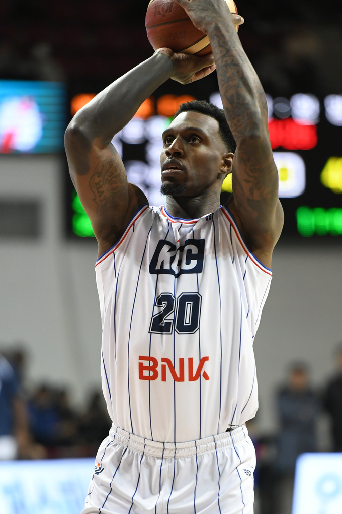 KCC, 5연승 질주…슈퍼 팀 위엄 보인다 | 스포츠 월드