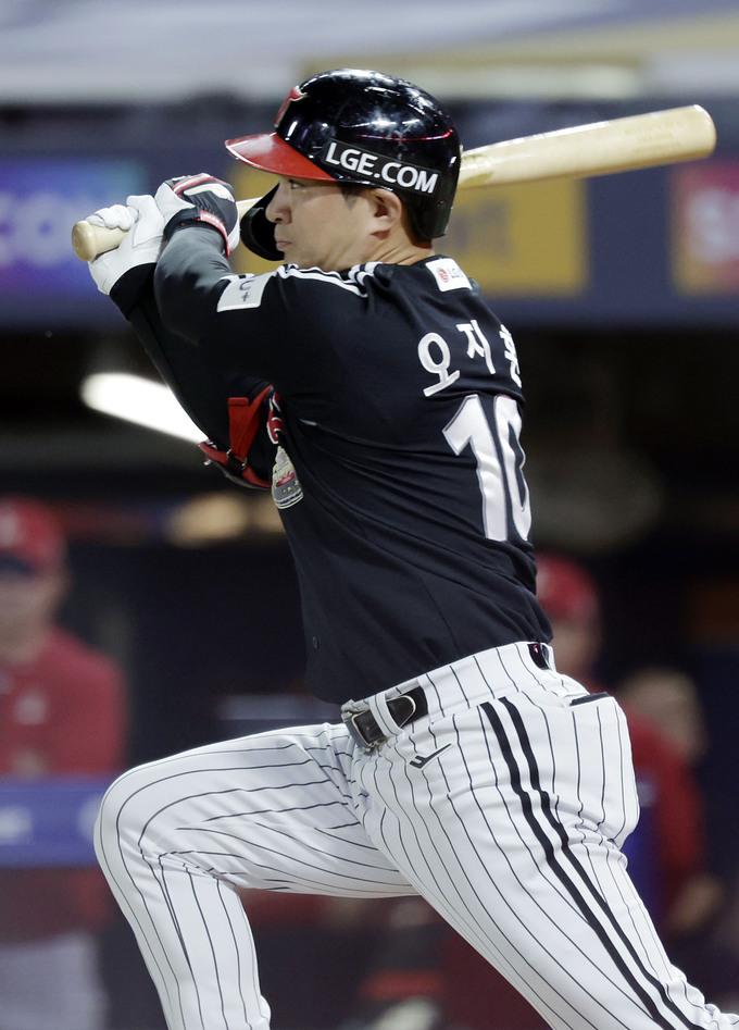 [PO1] ‘2024 PS 첫 홈런&타점’ 오지환도 시동건다… LG 추격 선봉장 될까