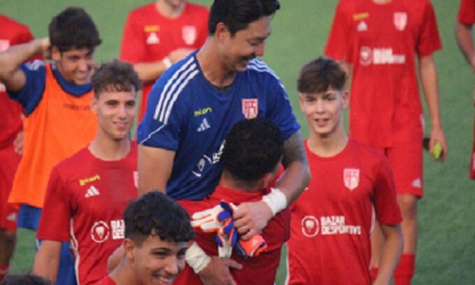 한국 골키퍼 이건혁, 포르투갈 AVS 유소년 U19 활약 | 스포츠 월드