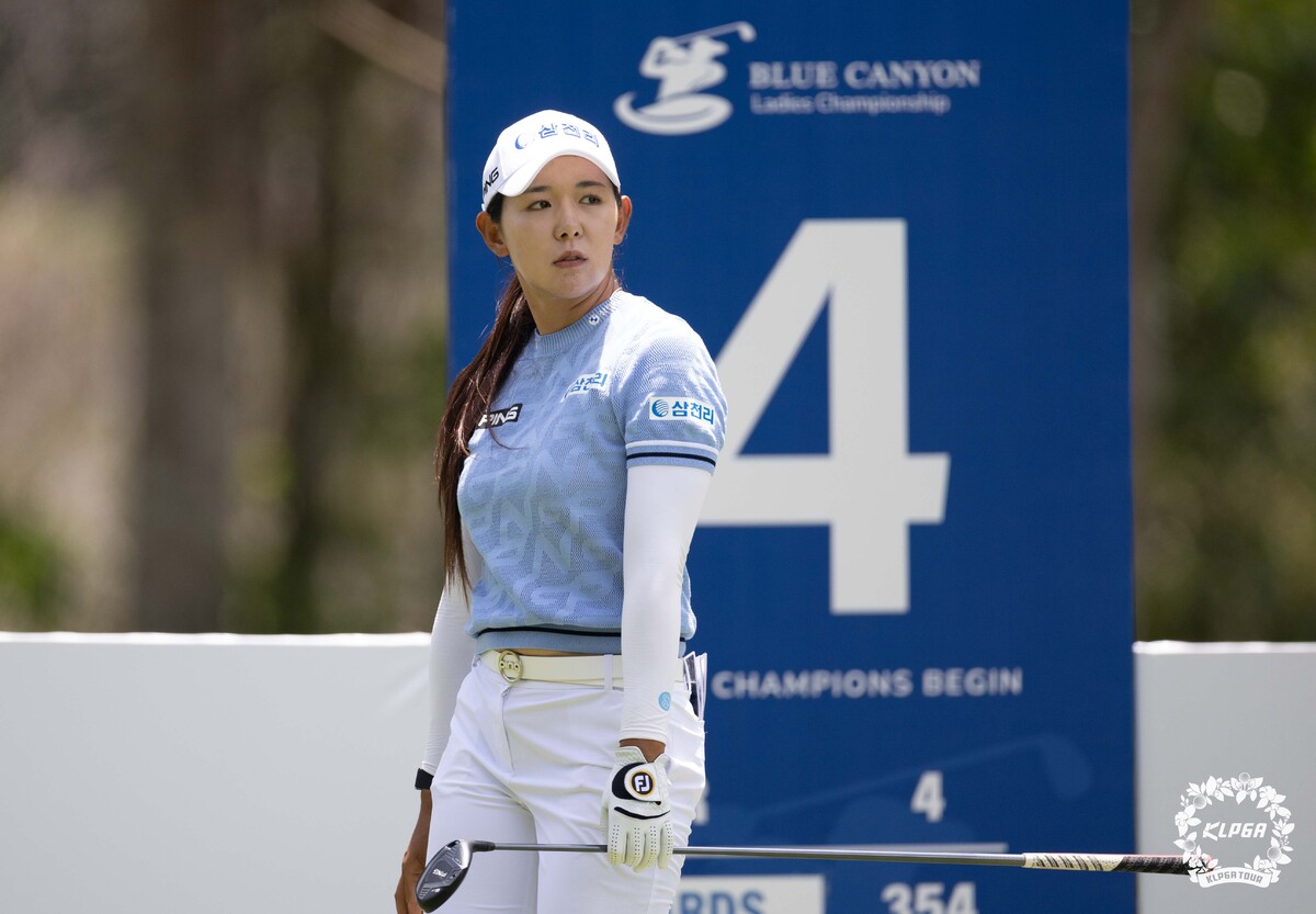 KLPGA 개막전 달구는 우승경쟁… 박보겸·유현조 공동 선두 질주, 추격조와 4타 차 | 스포츠 월드