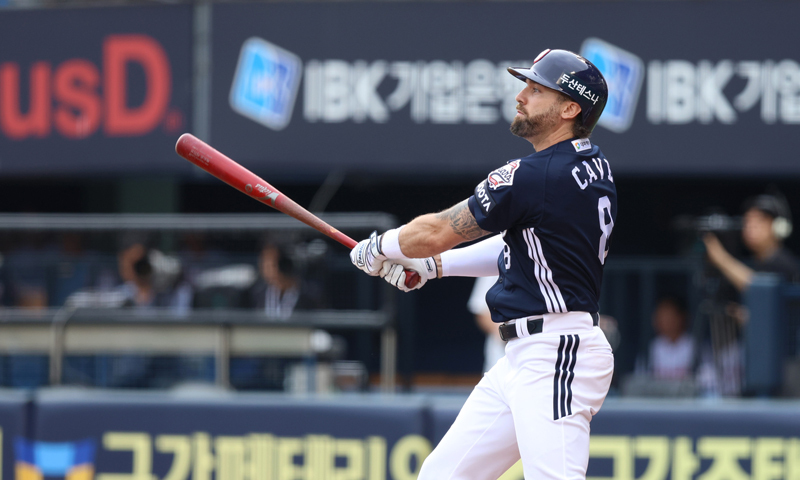 [SW인터뷰] KBO리그 첫 연타석 대포…케이브가 점점 강해진다 | 스포츠 월드